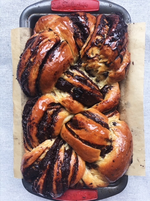 Pan trenzado de nueces y chocolate